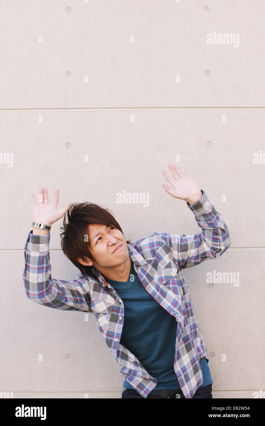 Man against wall scared hi-res stock photography and images - Alamy