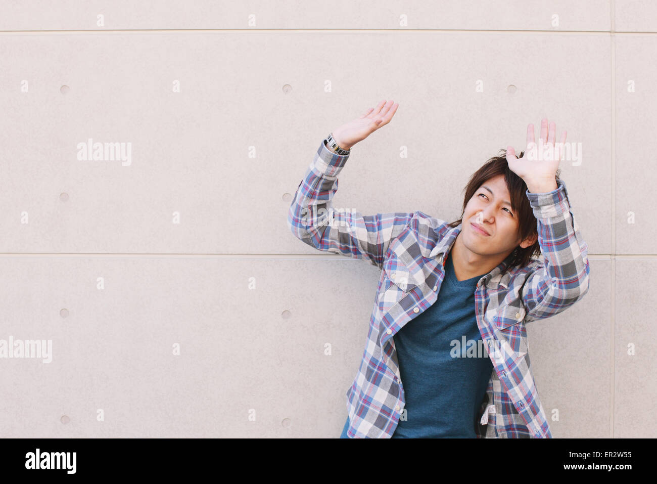 Man against wall scared hi-res stock photography and images - Alamy