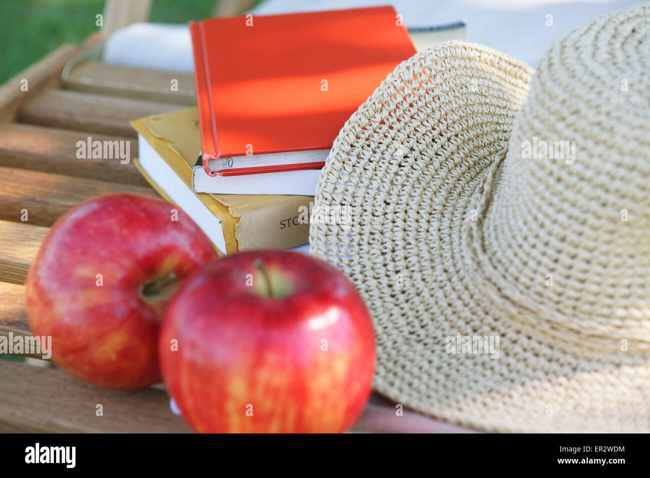 Apple in a hat hi-res stock photography and images - Alamy