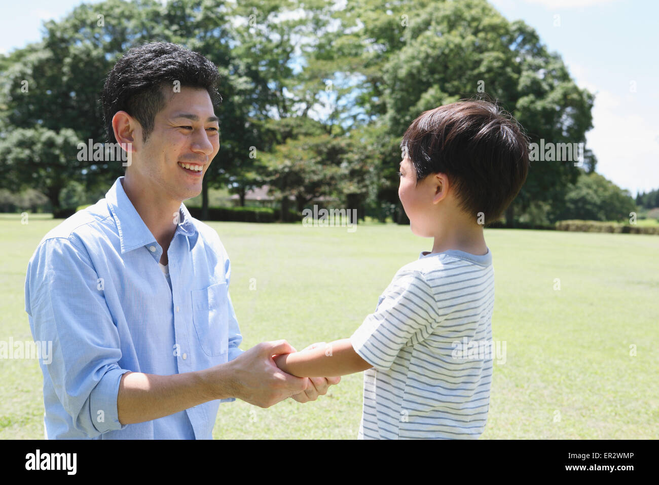 Happy Japanese father and son in a city park Stock Photo - Alamy