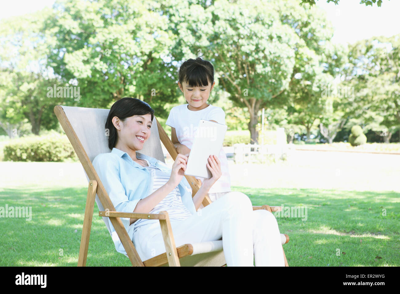 Japanese mother daughter hi-res stock photography and images - Alamy