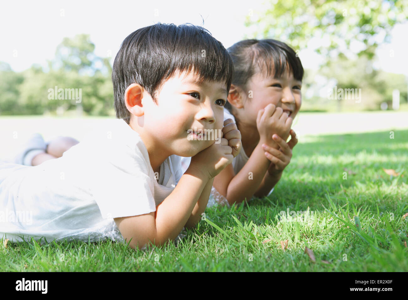 Happy Japanese kids in a city park Stock Photo - Alamy