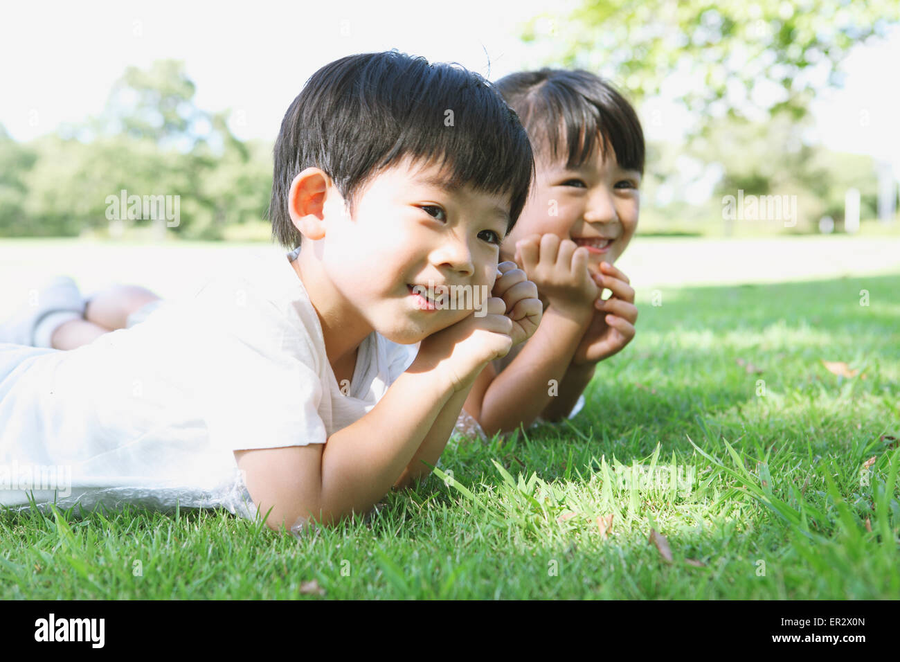 Happy Japanese kids in a city park Stock Photo - Alamy