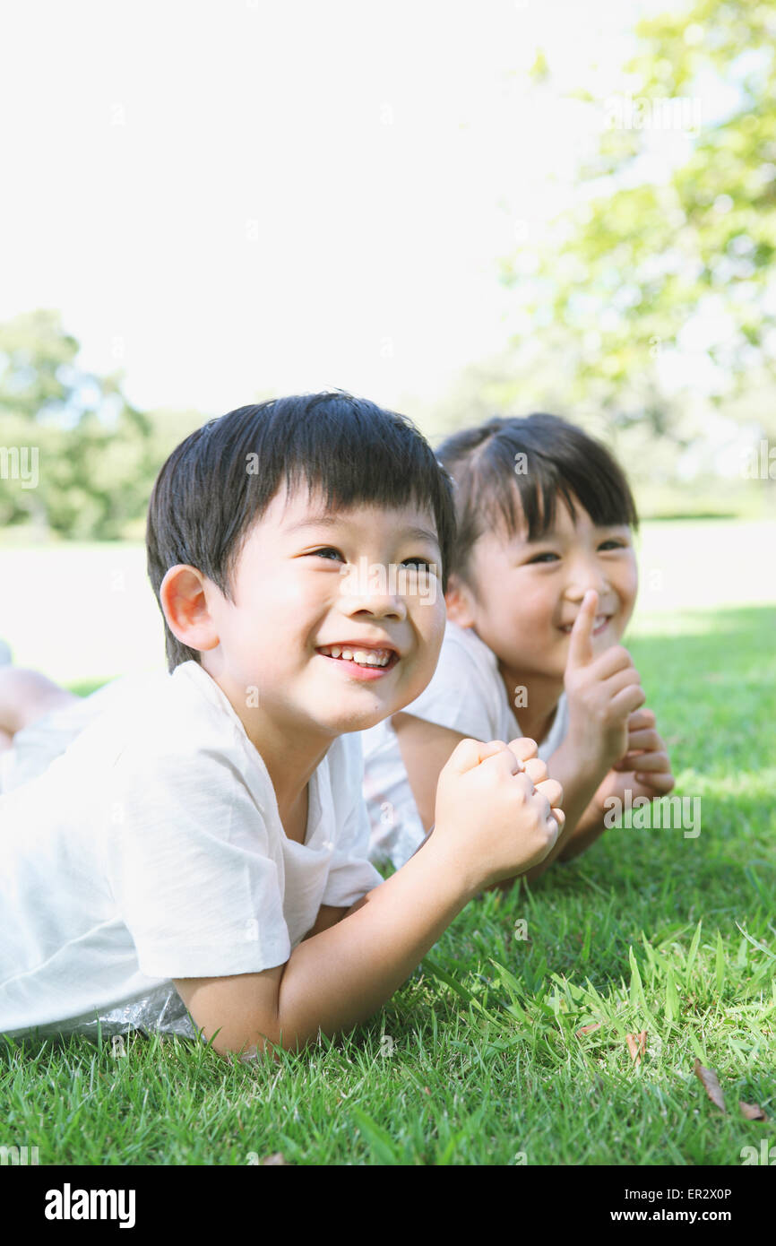 Happy Japanese kids in a city park Stock Photo - Alamy