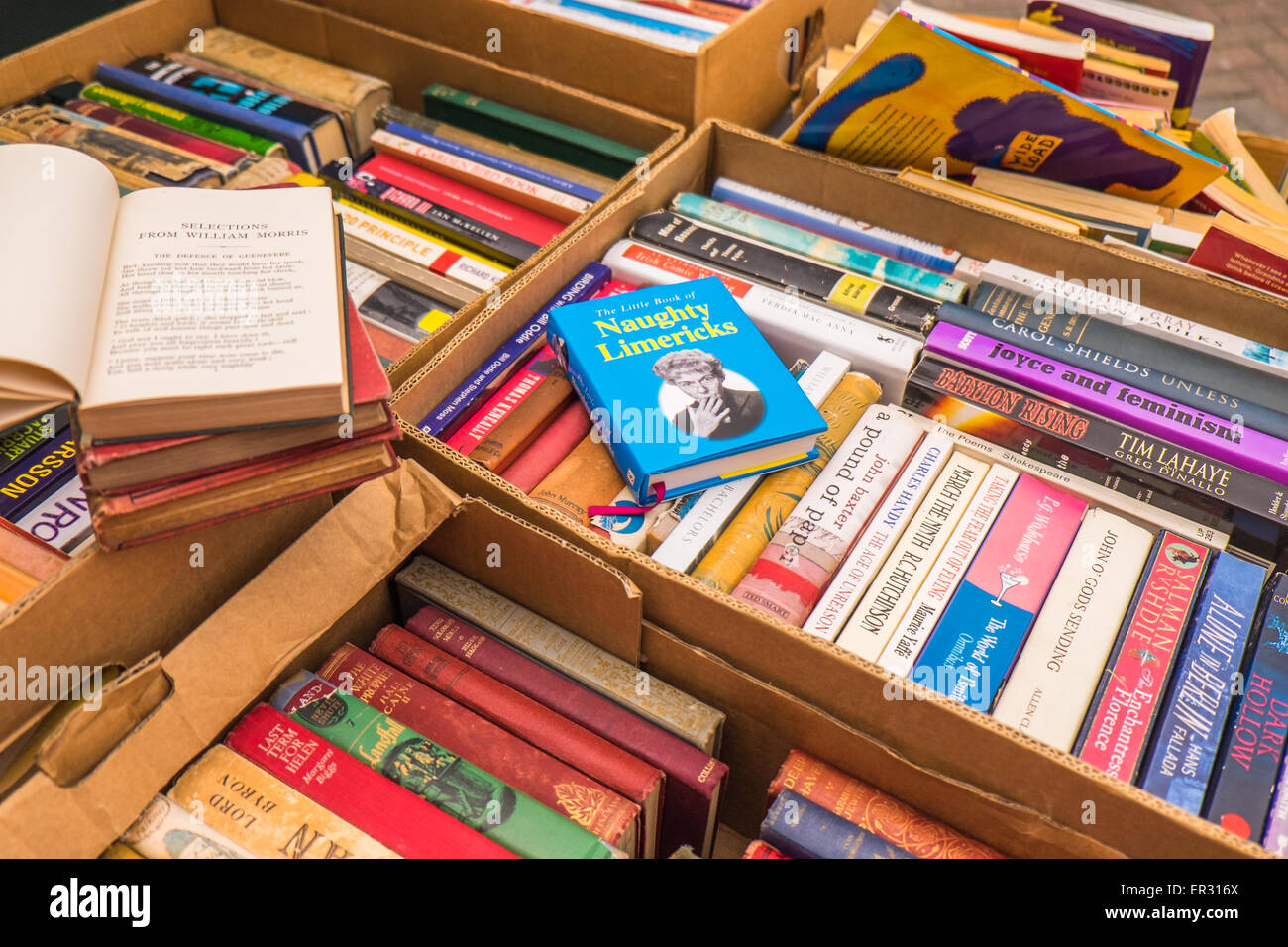 Vintage bookstore hi-res stock photography and images - Alamy
