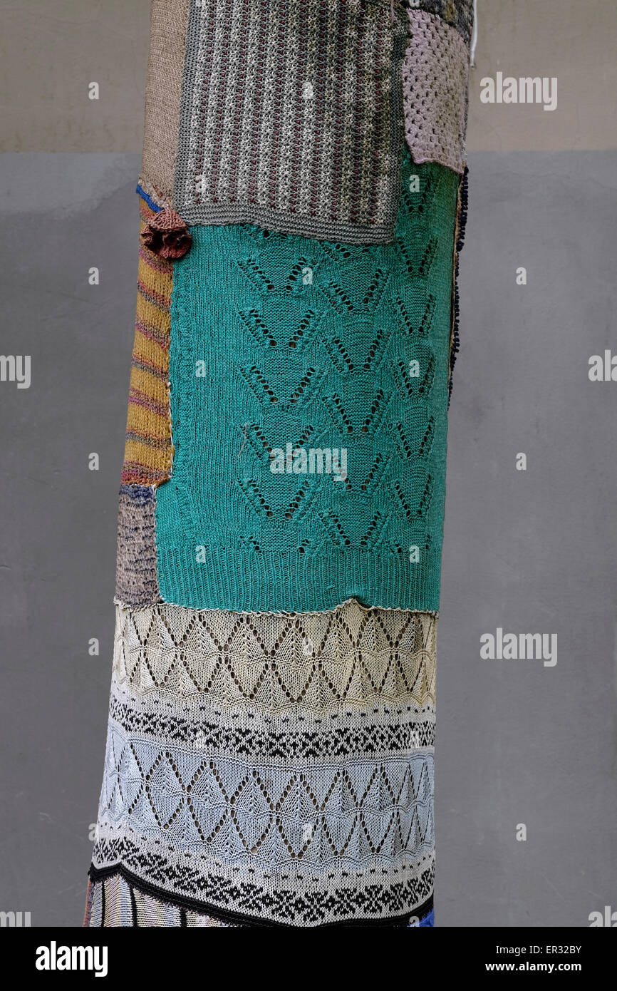 Yarn bombing knitted artwork hi-res stock photography and images - Alamy