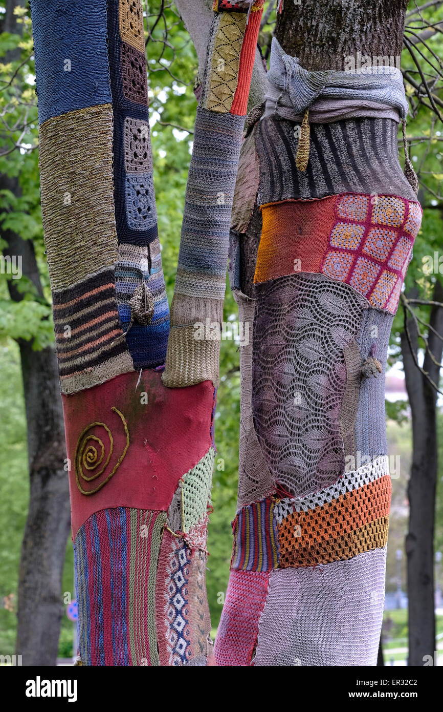 Yarn bombing knitted artwork hi-res stock photography and images - Alamy