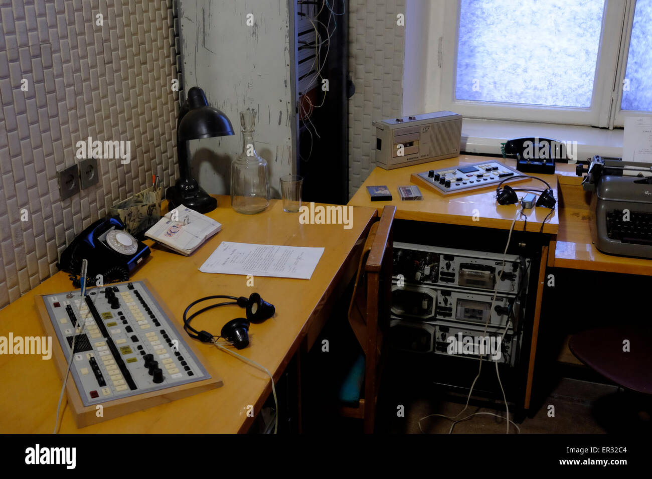 Museum security control room hi-res stock photography and images - Alamy