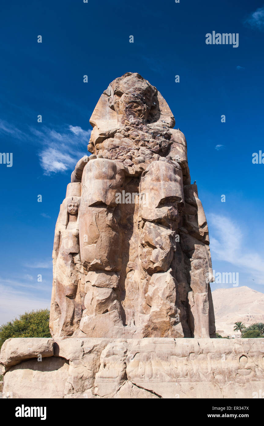 Colossi of Memnon statues in Luxor, Egypt Stock Photo - Alamy