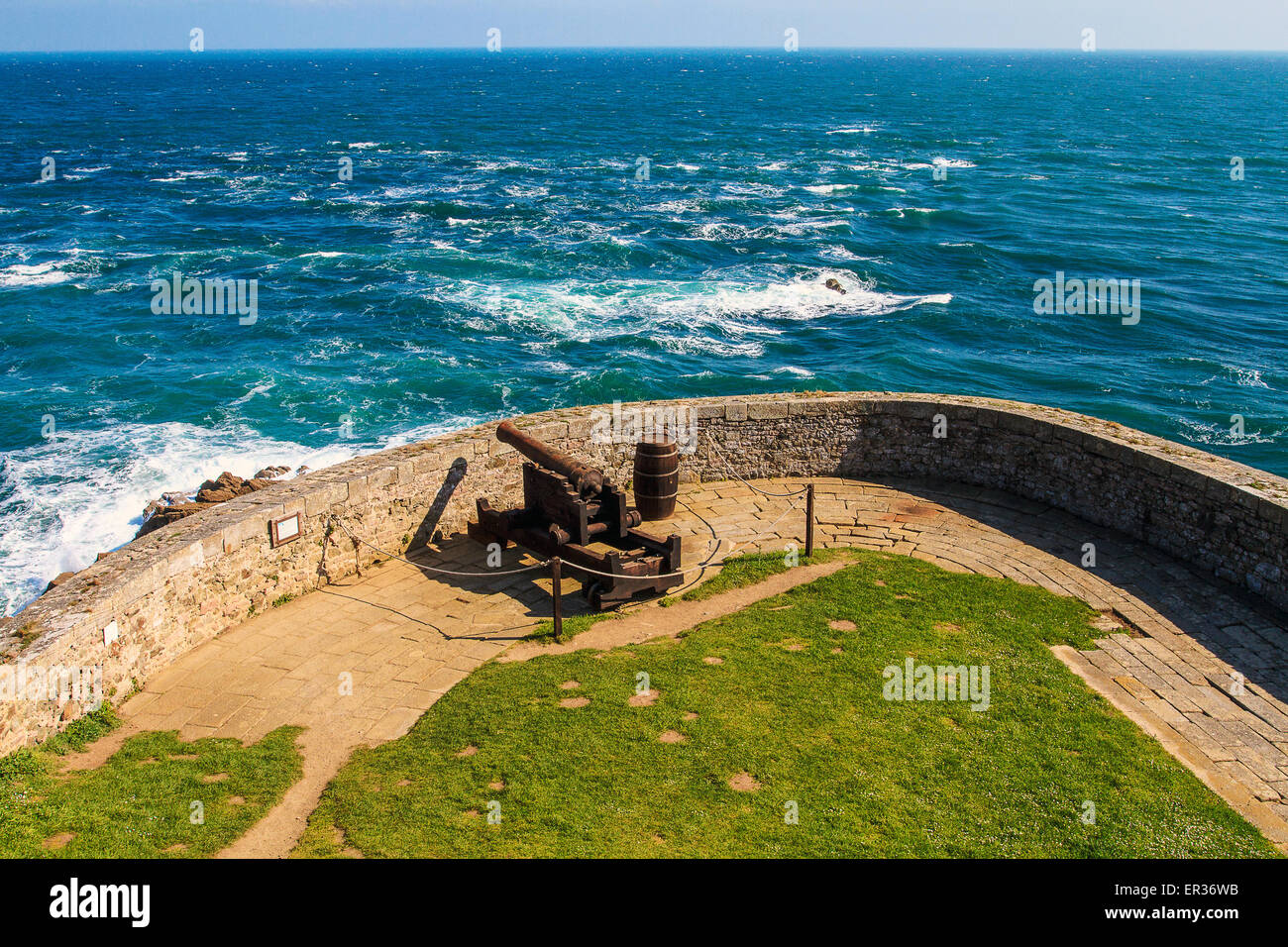 Fort cannons landscape hi-res stock photography and images - Alamy