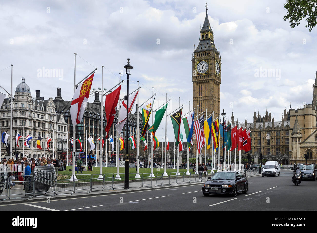 London flags hi-res stock photography and images - Alamy