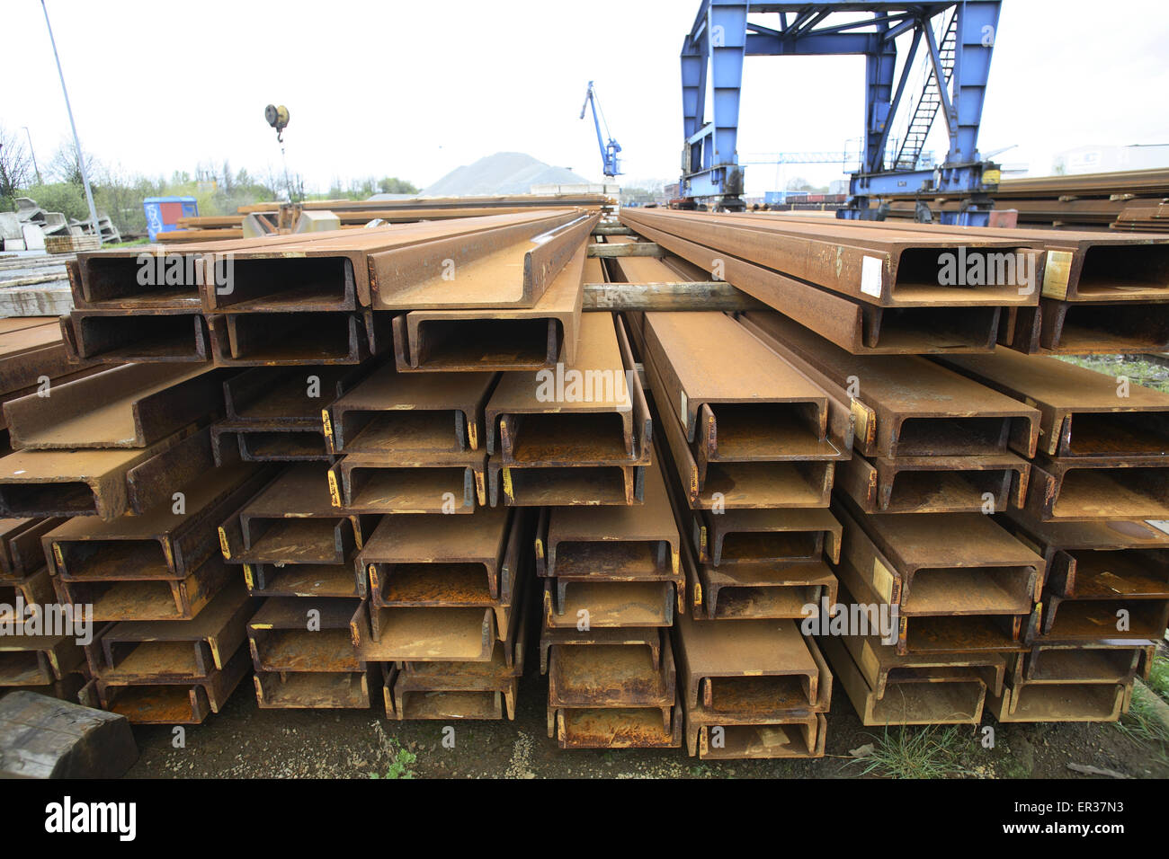 Steel girders in use hi-res stock photography and images - Alamy