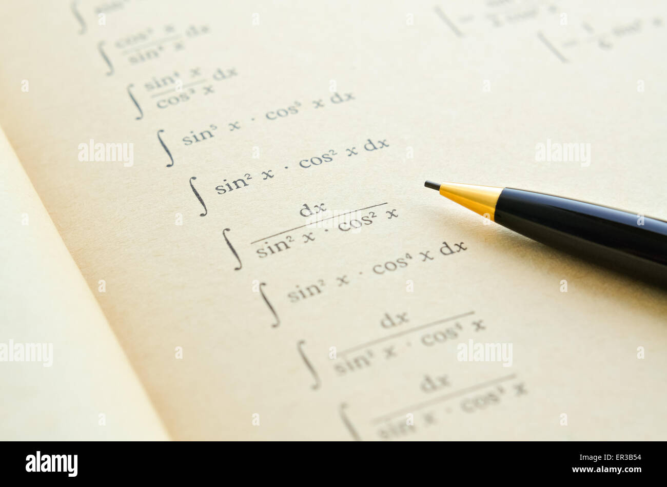 Integral trigonometry hi-res stock photography and images - Alamy