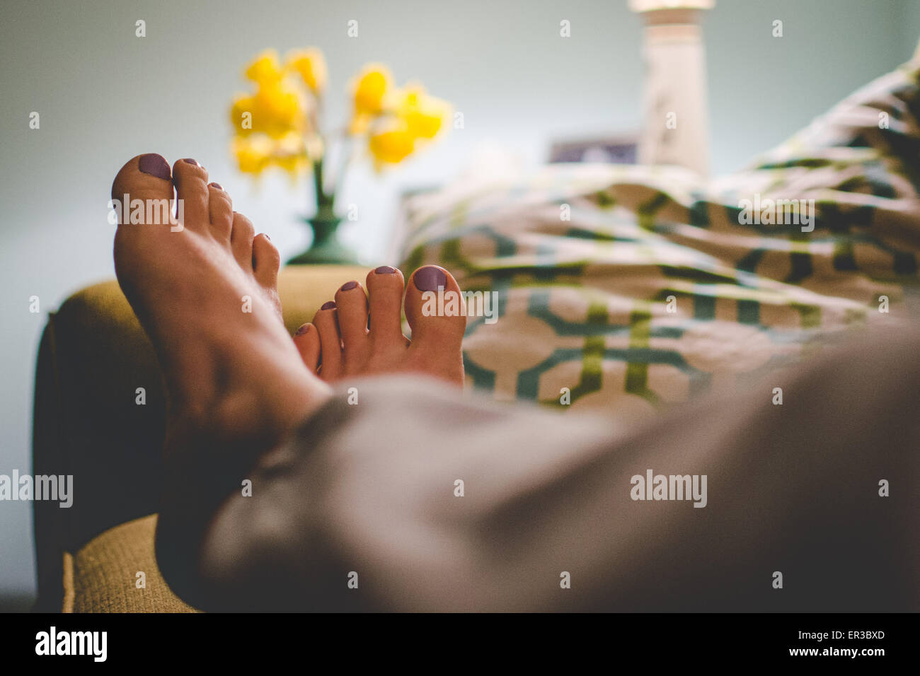 Women feet couch hi-res stock photography and images - Alamy