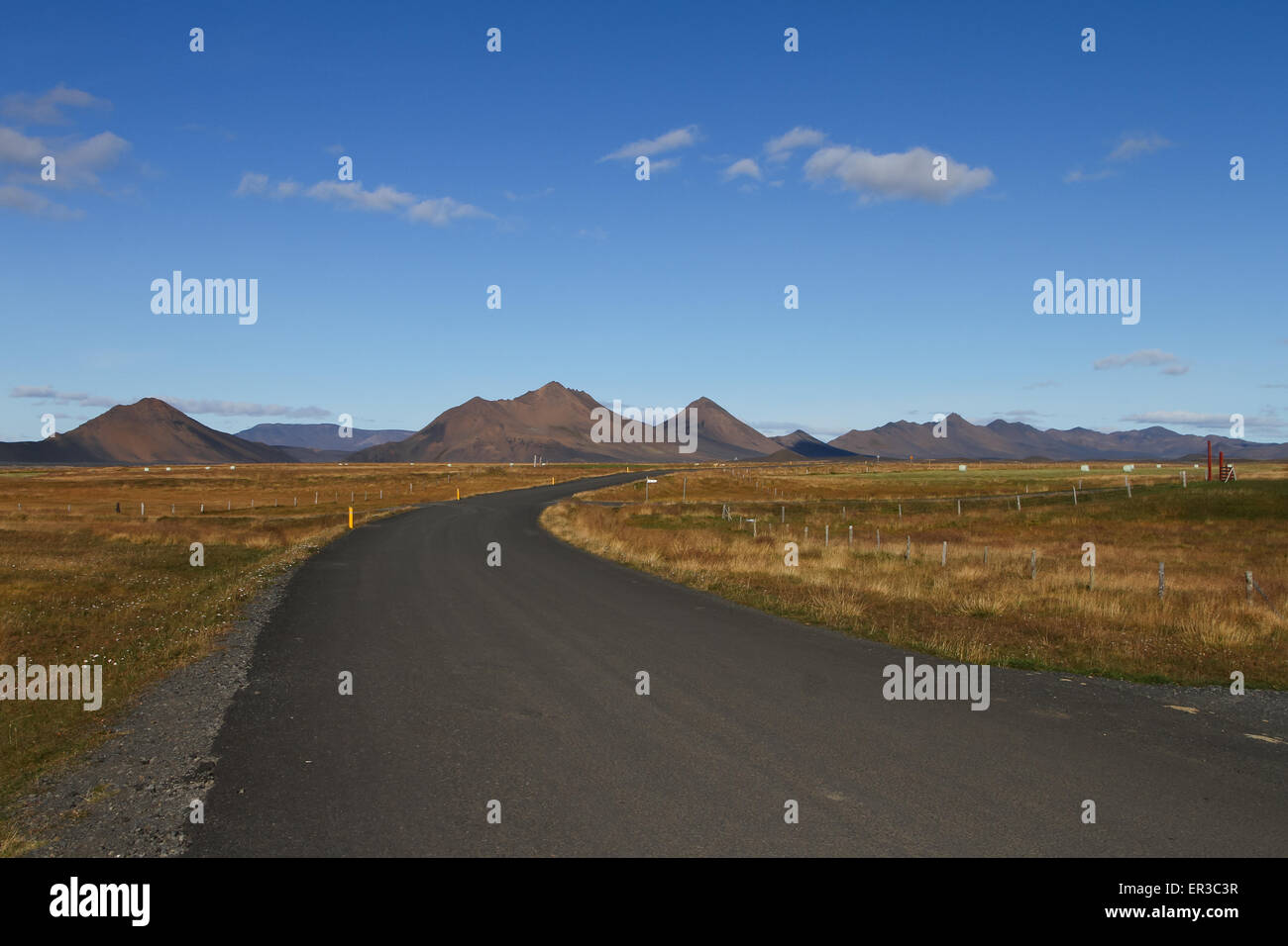 Empty road past mountains hi-res stock photography and images - Alamy