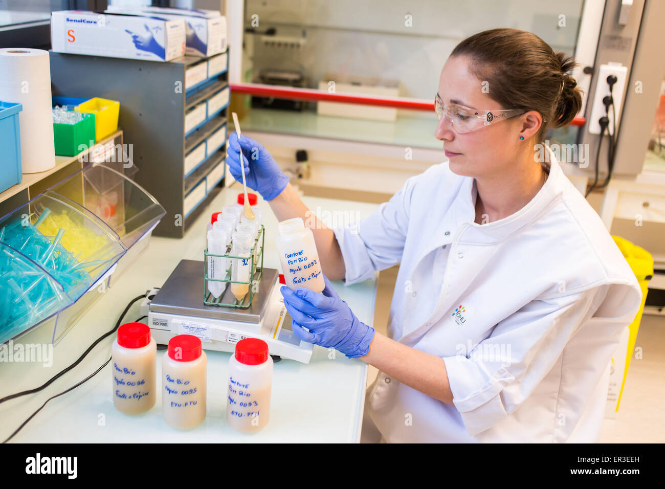 Food laboratory hi-res stock photography and images - Alamy