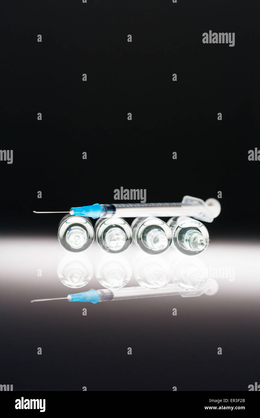 Syringe and phials Stock Photo - Alamy