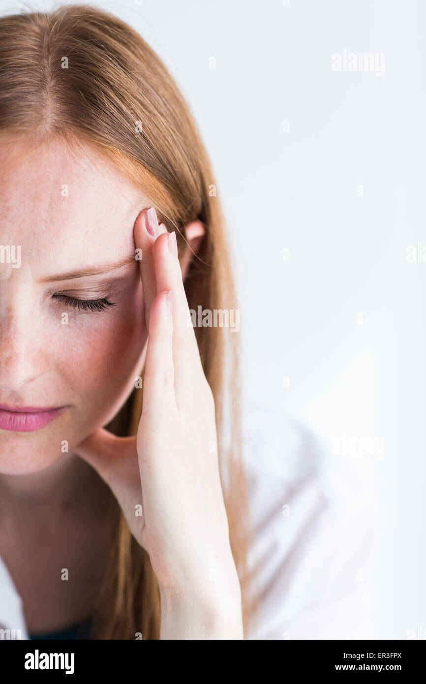 Woman suffering from headache Stock Photo - Alamy