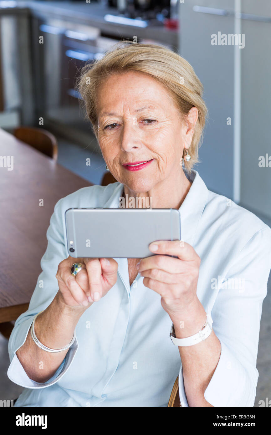 Old woman using a mobile phone hi-res stock photography and images - Alamy