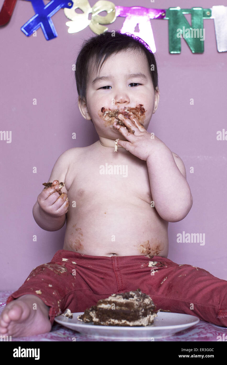 Baby eating birthday cake Stock Photo - Alamy