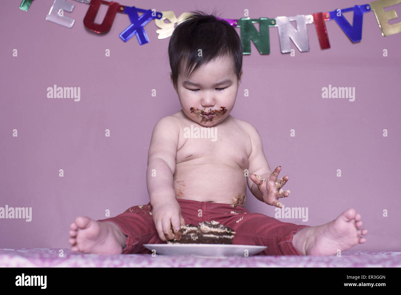 Baby eating birthday cake Stock Photo - Alamy