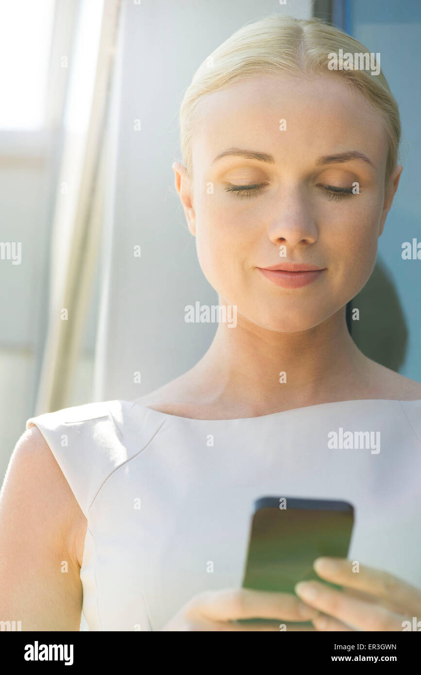 Woman text messaging with smartphone Stock Photo - Alamy