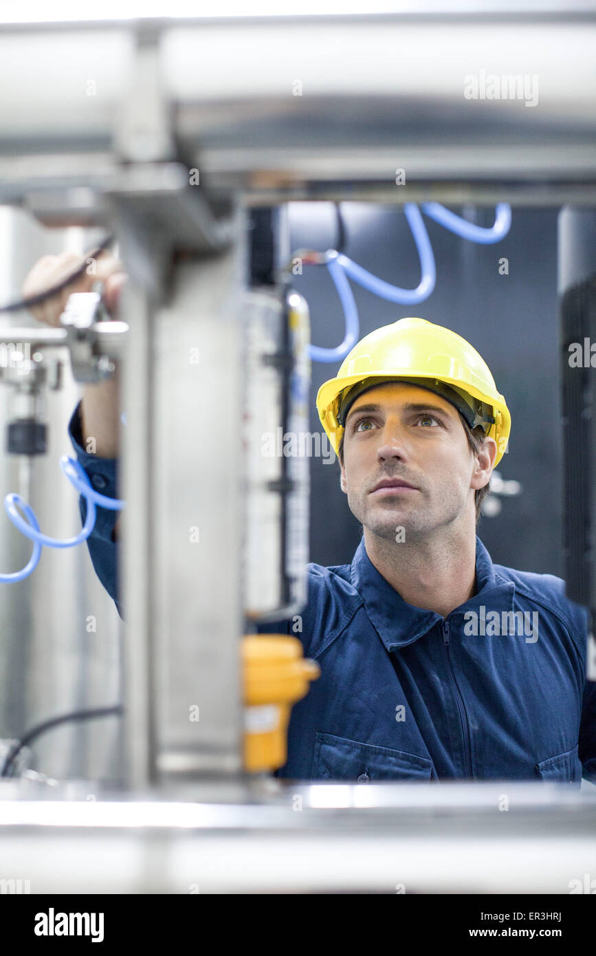 Engineer working in petroleum industry hi-res stock photography and ...