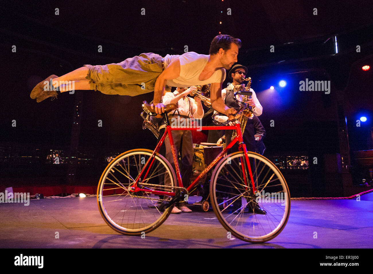 Bike stunts with Davir Carberry, Kate Muntz and Chelsea McGuffin ...