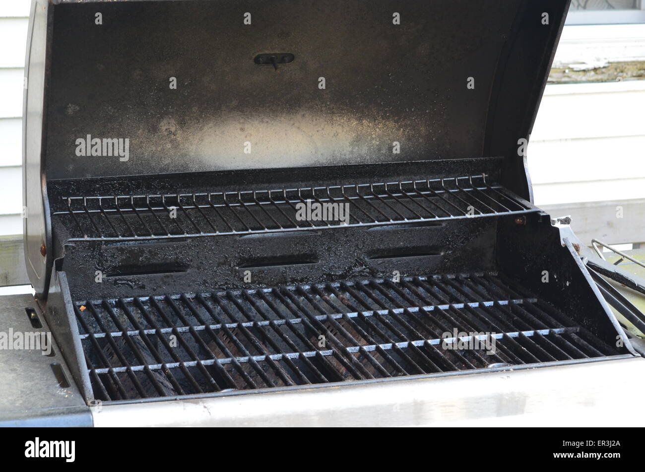 Open grille hi-res stock photography and images - Alamy