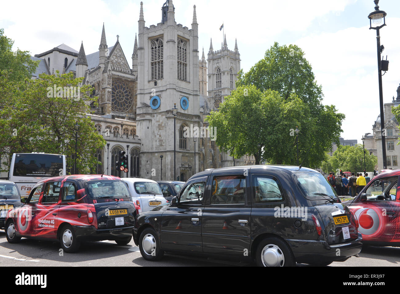 Westminster, London, UK. 26th May 2015. Hundreds of Black cab drivers ...