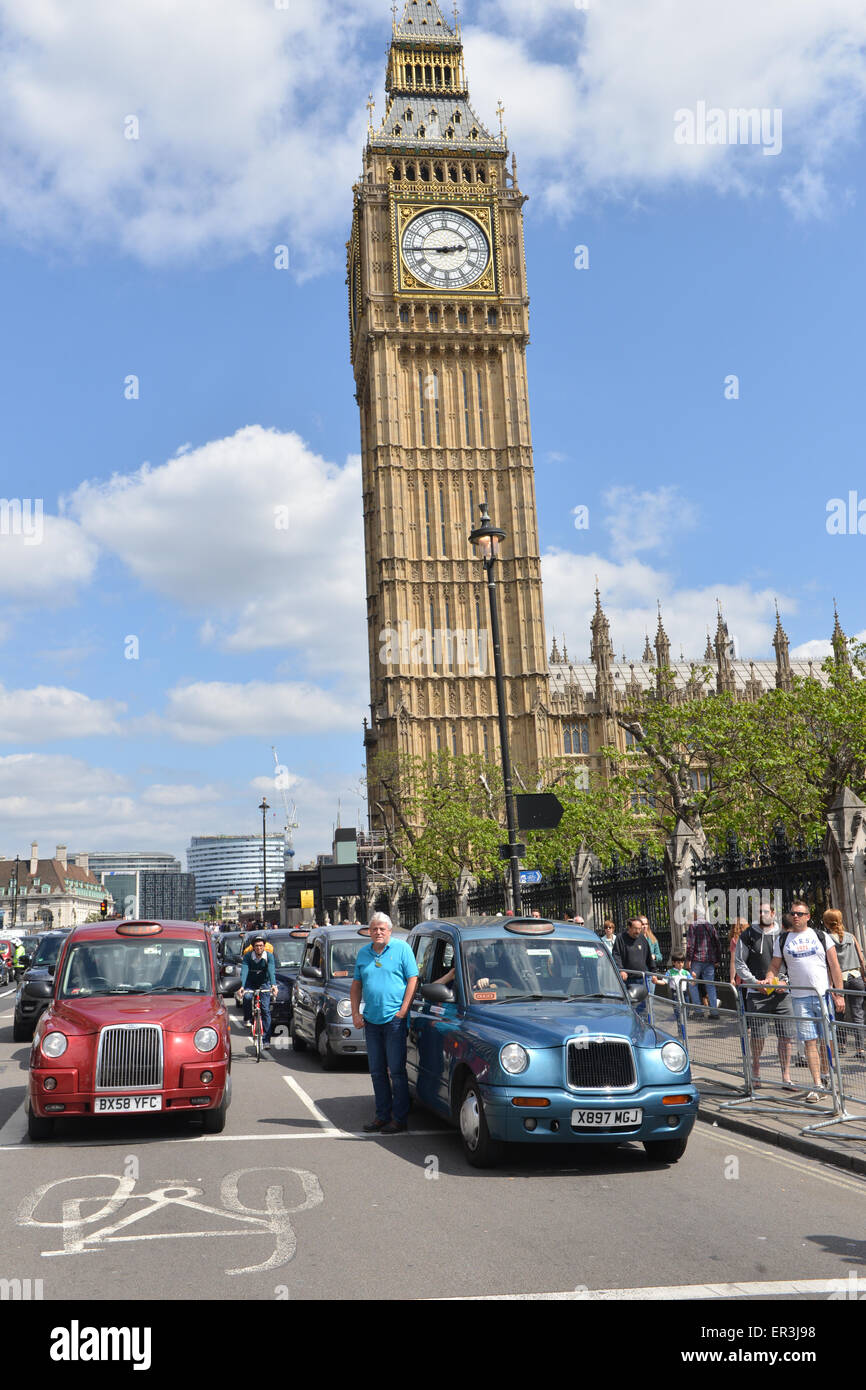 Westminster, London, UK. 26th May 2015. Hundreds of Black cab drivers ...