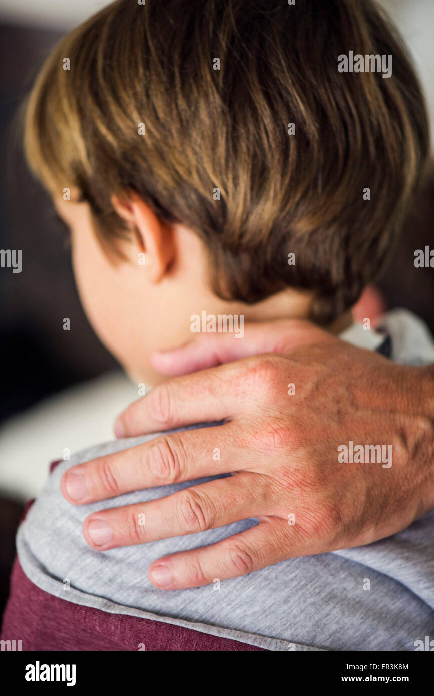 Kids comforting hi-res stock photography and images - Alamy