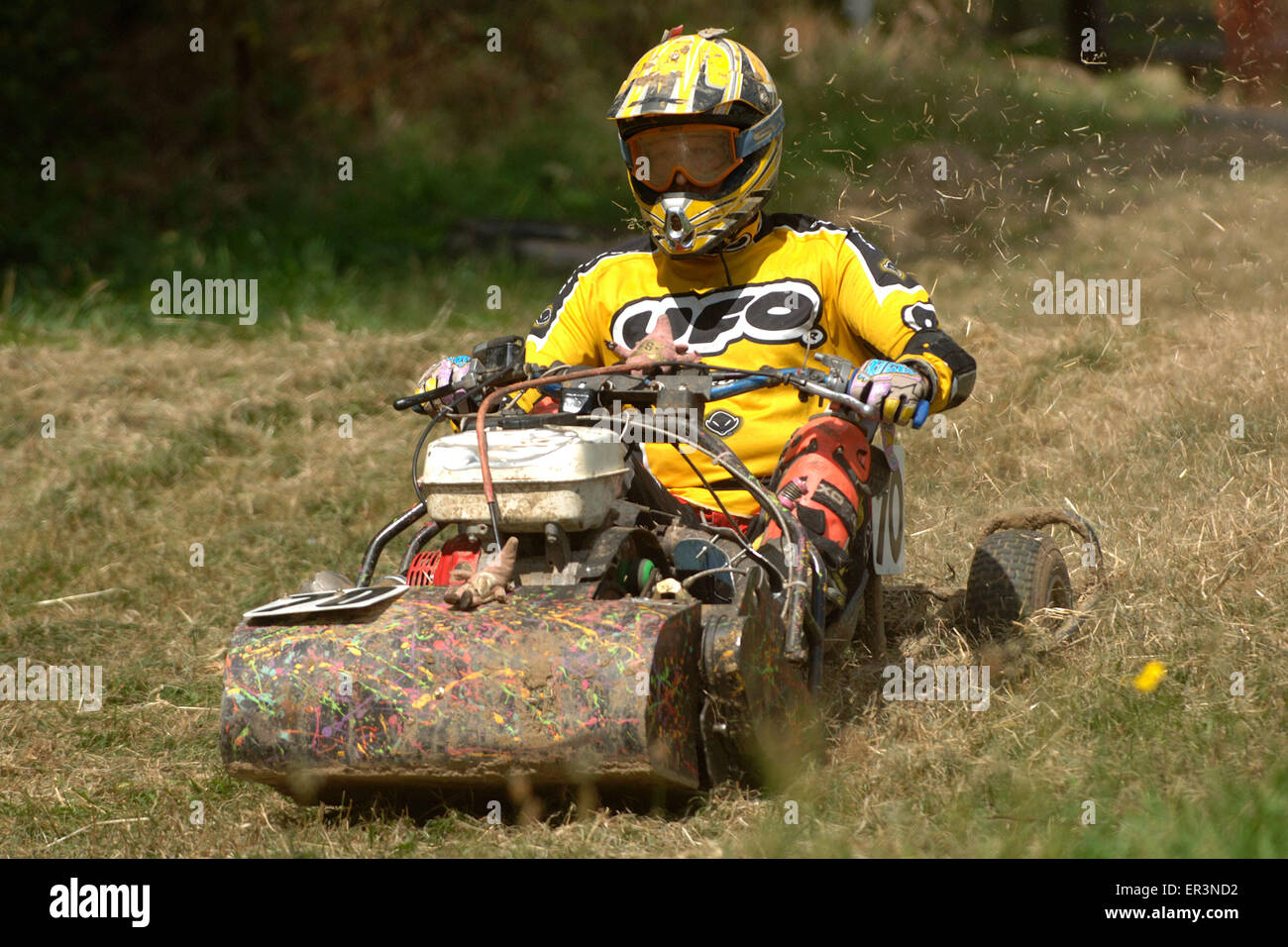 Lawnmower racing hi-res stock photography and images - Alamy