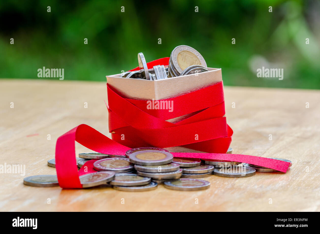 Overflow cash hi-res stock photography and images - Alamy
