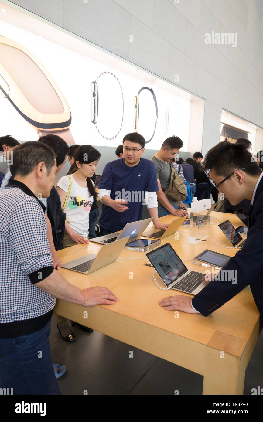 Crowded Store High Resolution Stock Photography and Images - Alamy