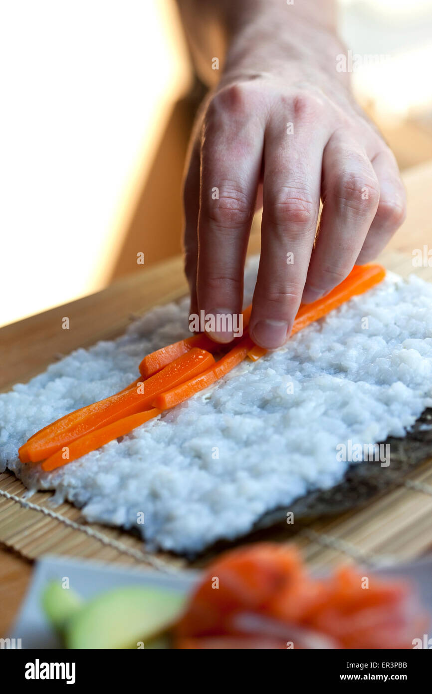Japanese chef preparing maki in a restaurant Stock Photo - Alamy