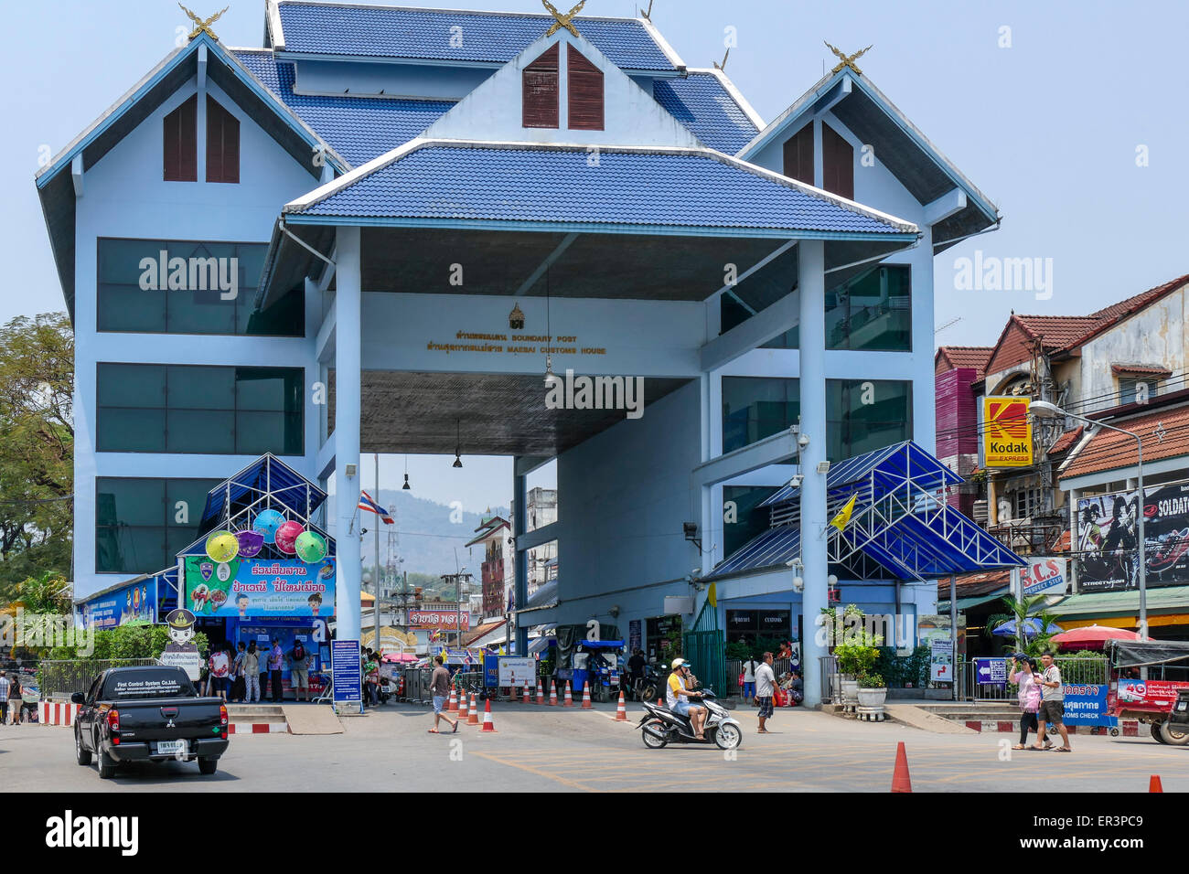 Border posts between Myanmar and Thailand, the northernmost town of ...