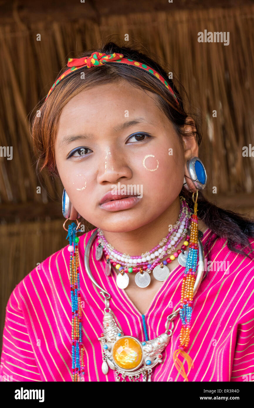Young Woman from the Palong tribe with traditional Costume, Chiang Rai ...