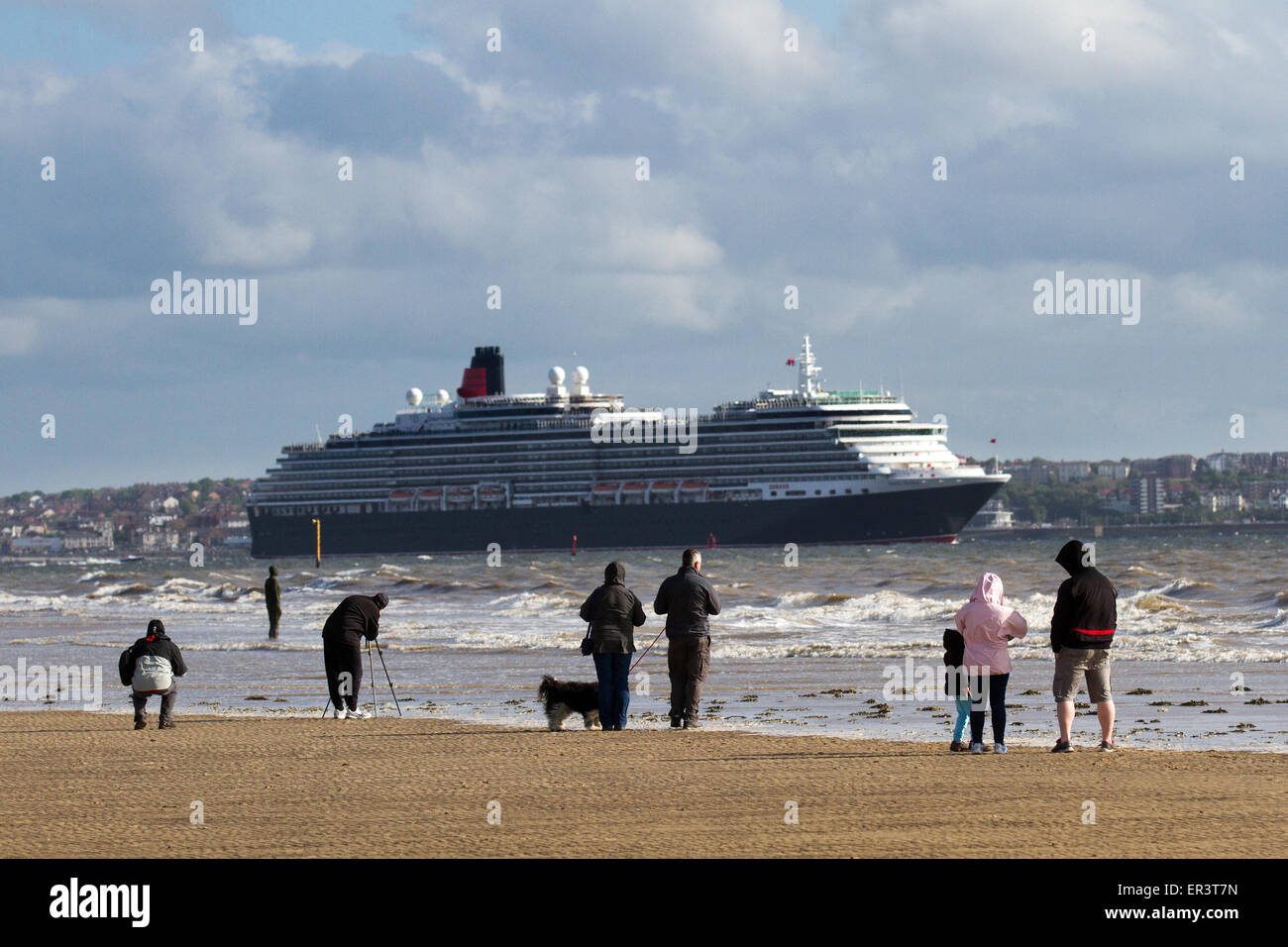 Liverpool, Merseyside, UK 26th May, 2015. MS Queen Victoria a Vista ...
