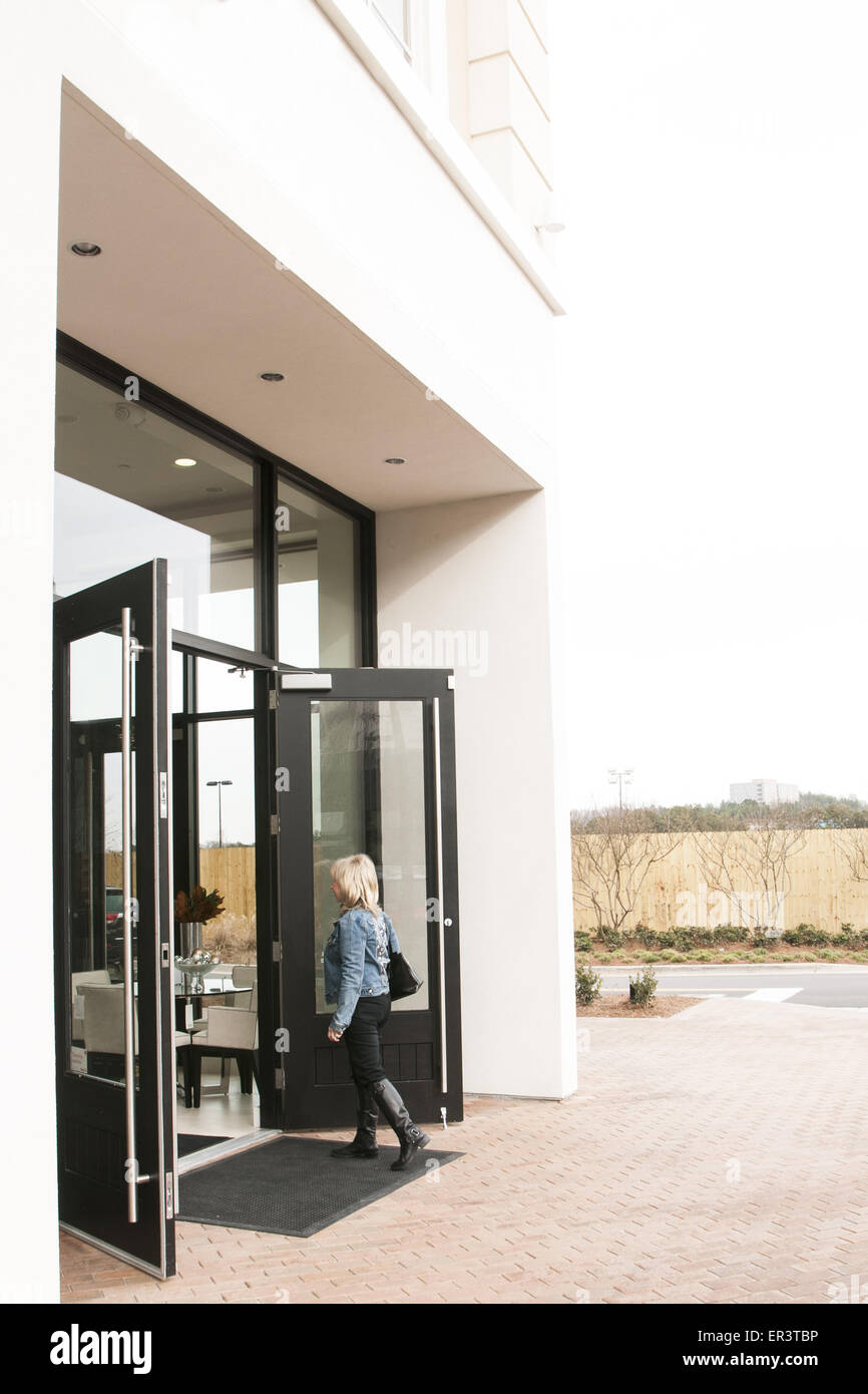 Shopping behavior hi-res stock photography and images - Alamy