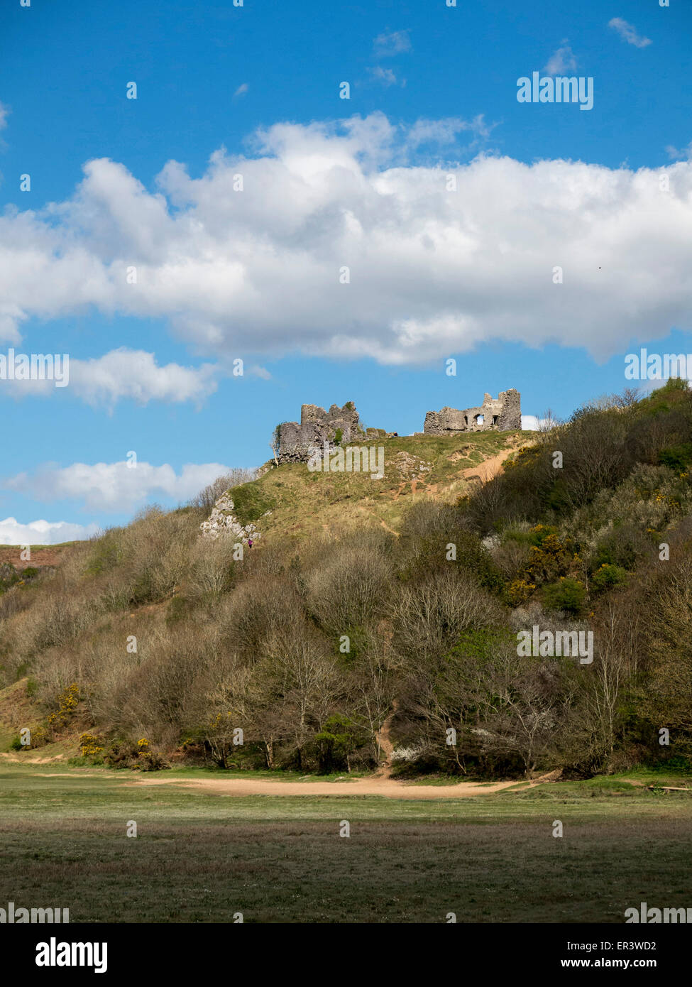 Pennard Castle overlooking Three Cliffs Bay on the Gower Peninsular in ...