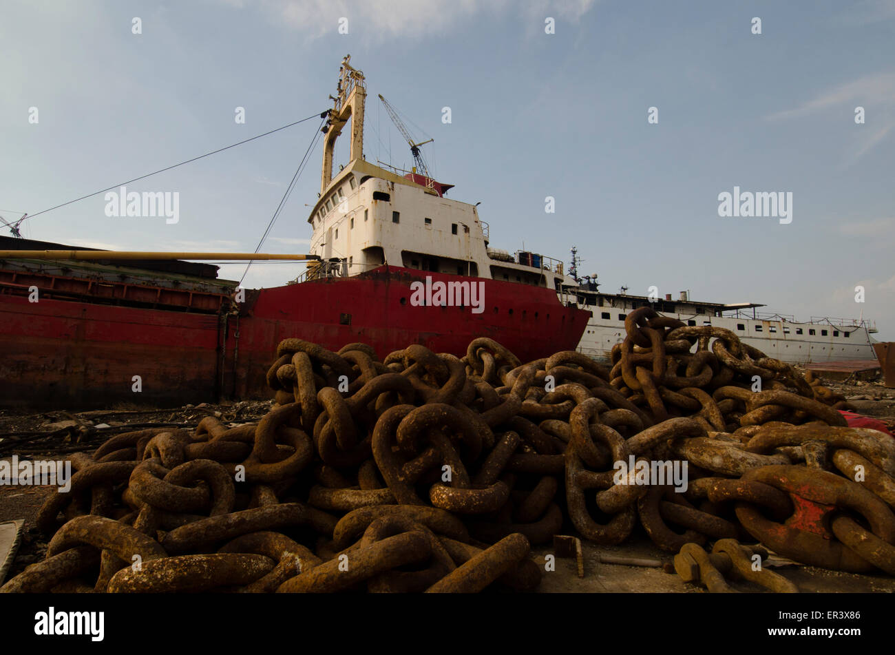 Ship breaking industry hi-res stock photography and images - Alamy