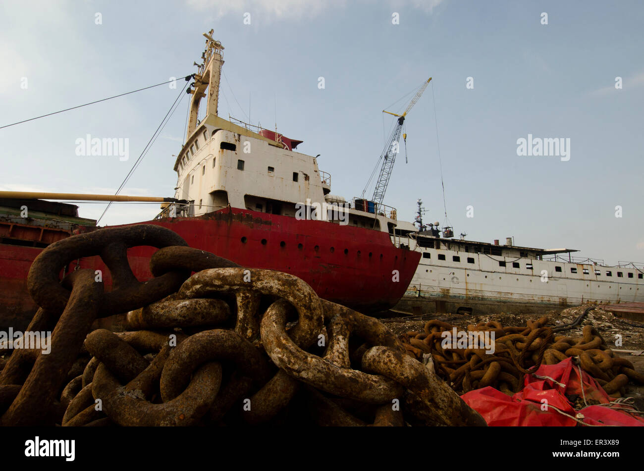 Turkish ship breaking yards aliaga hi-res stock photography and images ...