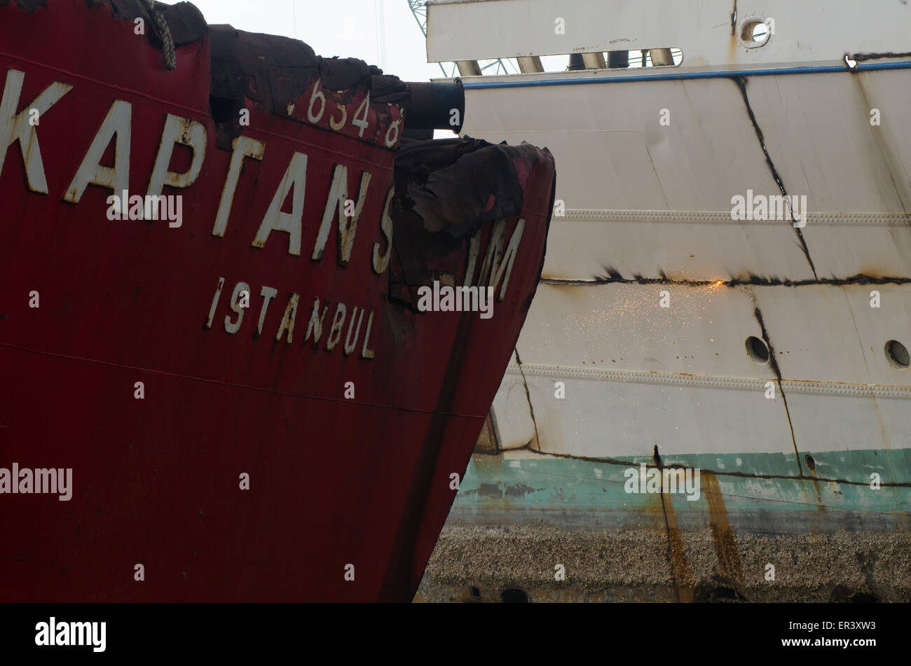 Turkish Ship Breaking Yards at Aliaga near Izmir Turkey Stock Photo - Alamy