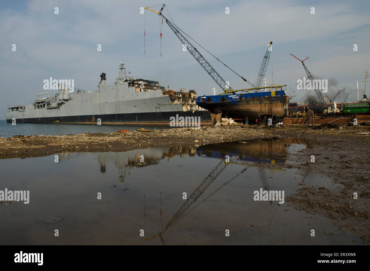 Turkish Ship Breaking Yards at Aliaga near Izmir Turkey Stock Photo - Alamy