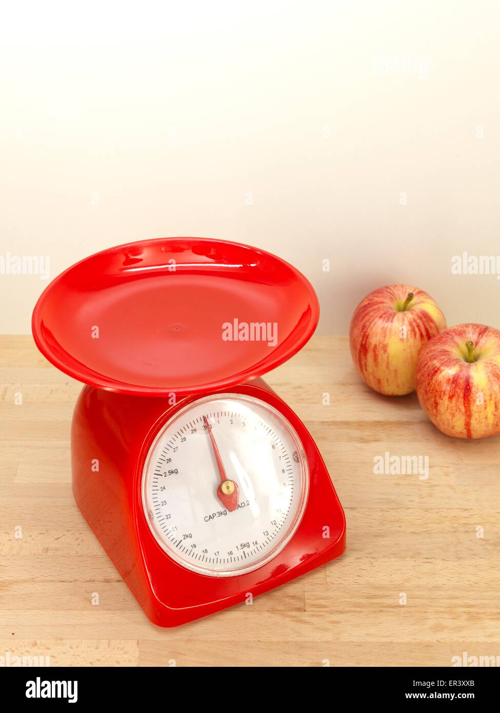 A close up shot of a set of food scales Stock Photo - Alamy