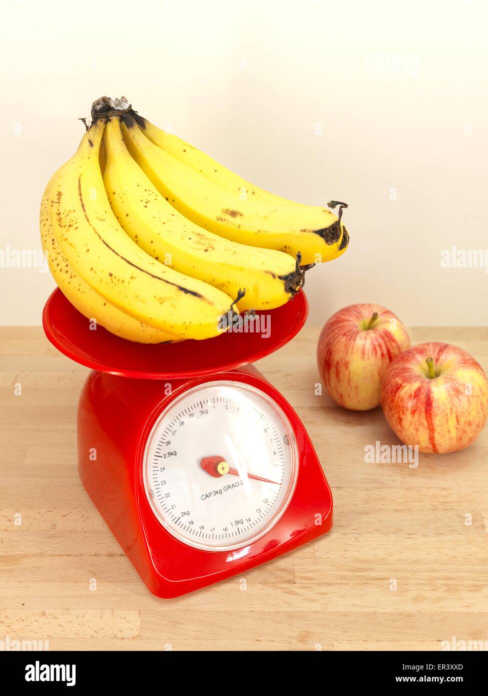 A close up shot of a set of food scales Stock Photo - Alamy
