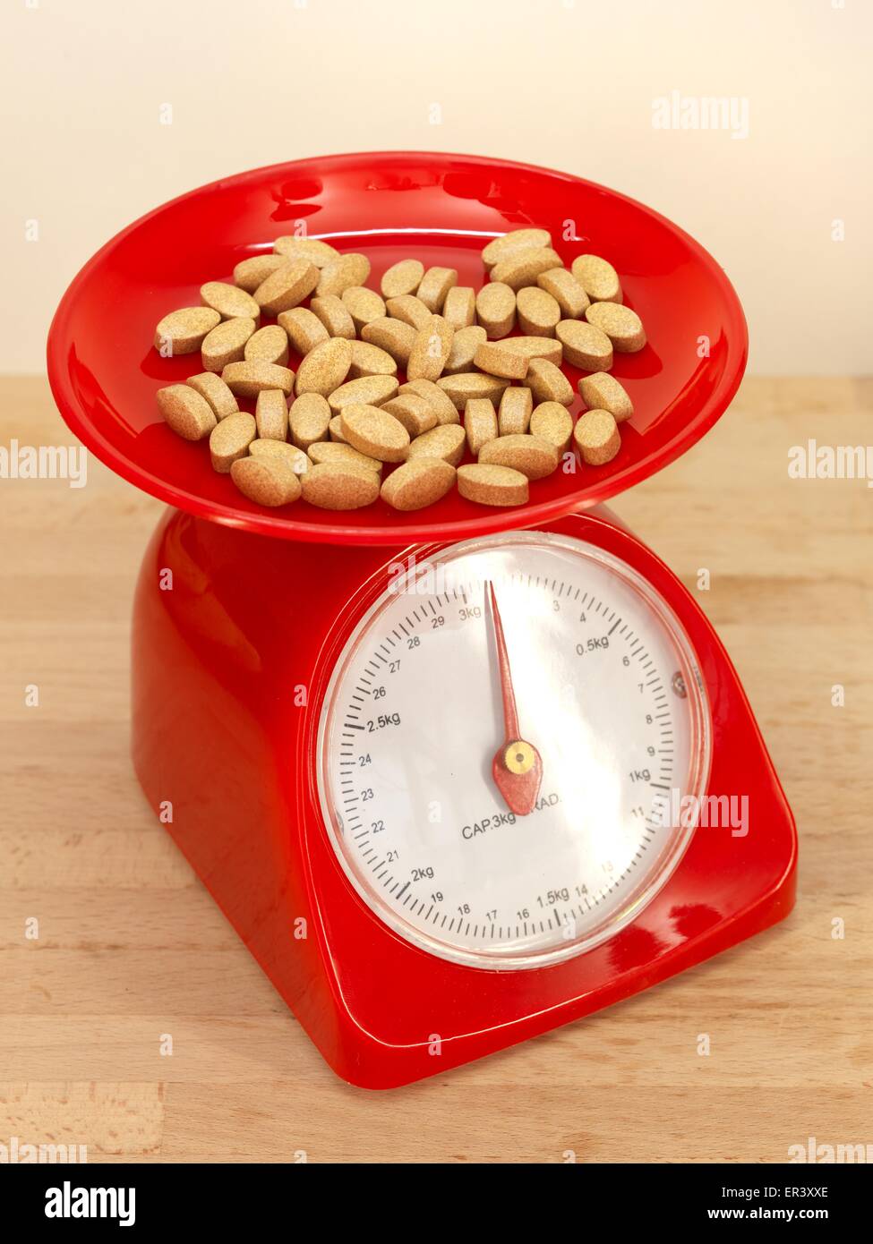 A close up shot of a set of food scales Stock Photo - Alamy