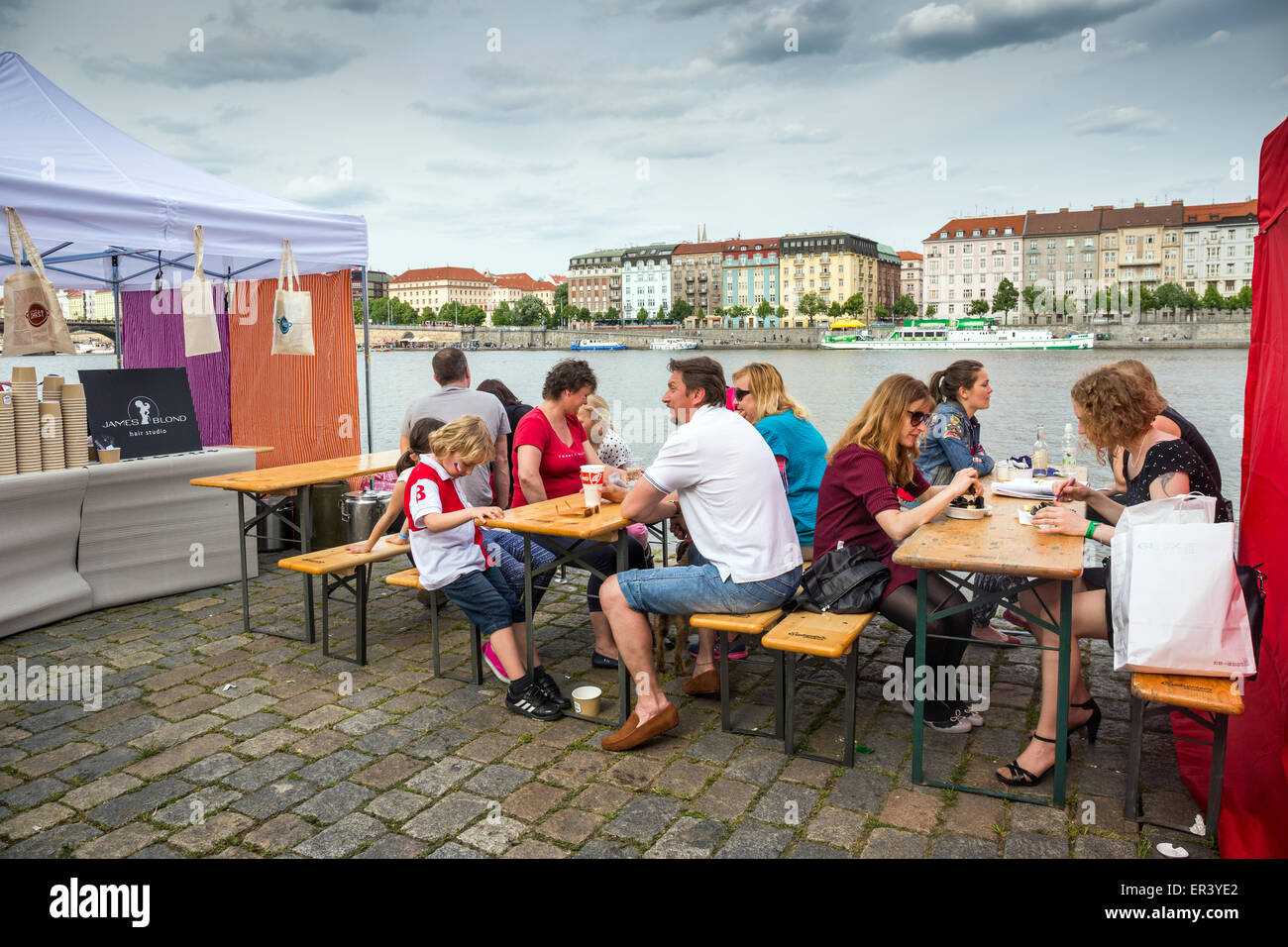 Embankment food markets hi-res stock photography and images - Alamy