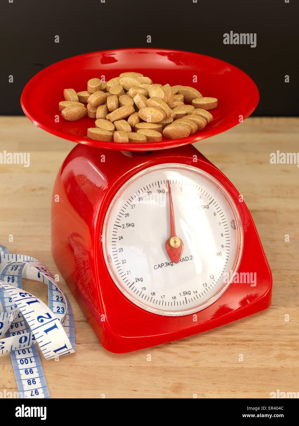 A close up shot of a set of food scales Stock Photo - Alamy